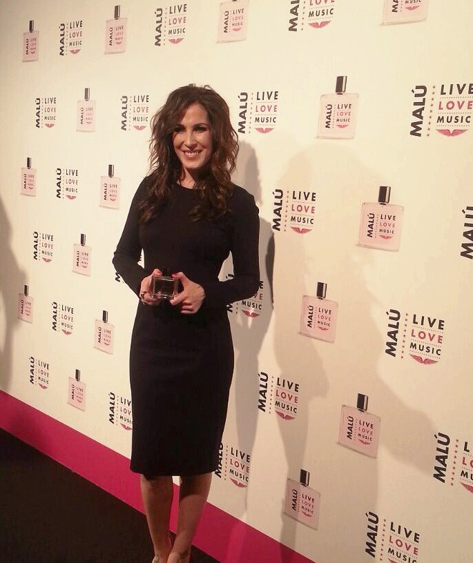 Malú ¡nos descubre su aroma! ¿Quieres saber a qué huele? - Cadena Dial