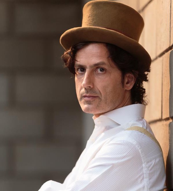 Coti: "50 horas" con ¡una tía buena! - Cadena Dial