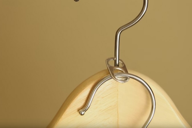 Perchas: gana espacio en el armario con el truco de las anillas ...