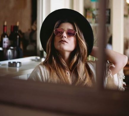 María Aguado, estreno exclusivo del videoclip Tu sombra en www ...