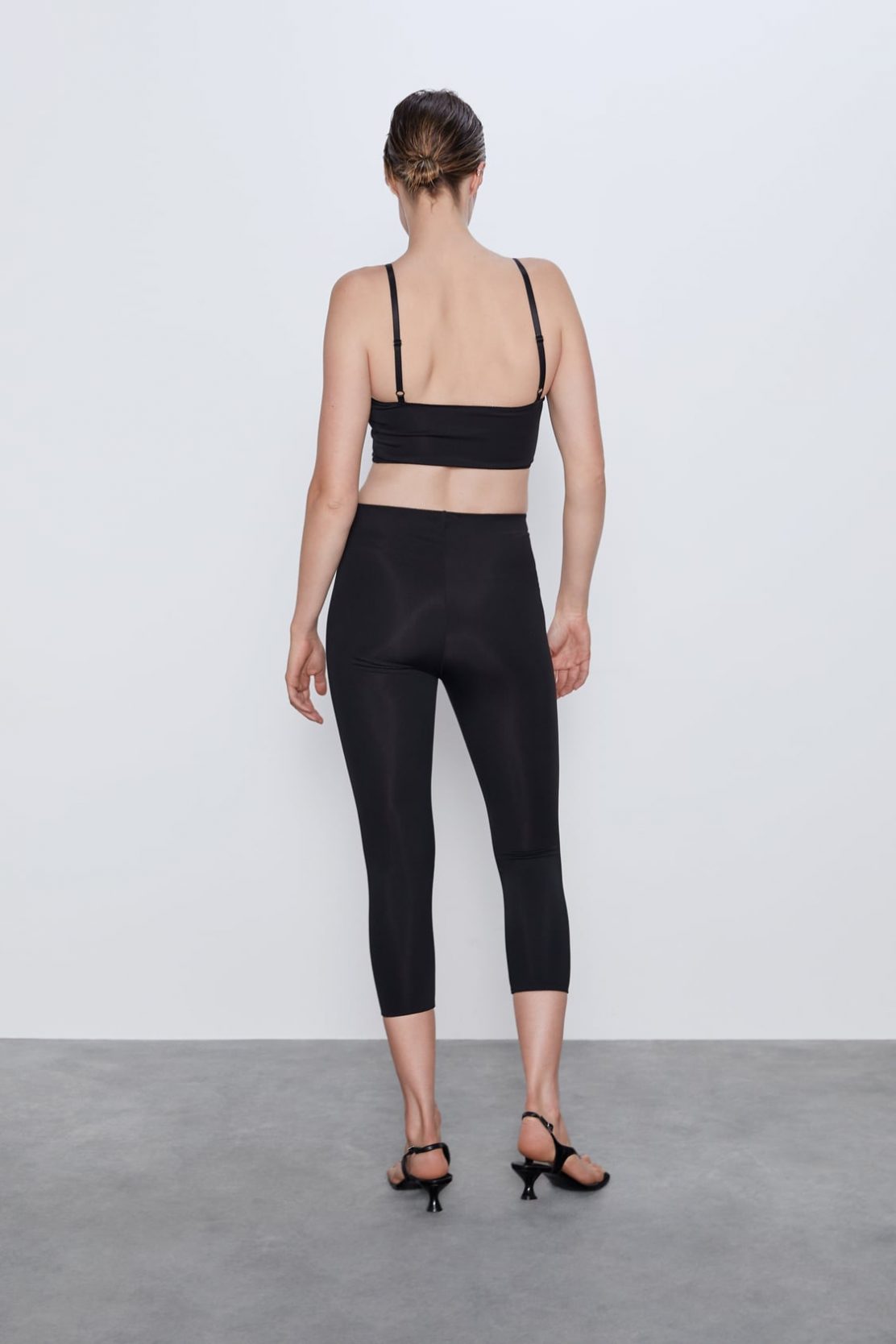 Zara hace historia poniendo a la venta su primera colección de fajas ...