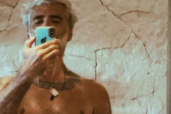 Alejandro Fernández presume de cuerpo a sus 49 años - Cadena Dial