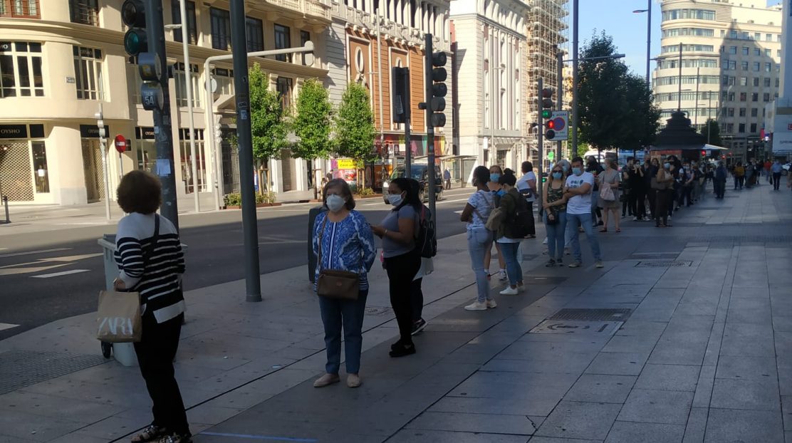 La sorpresa de Saray Esteso en su última conexión en directo, ¡Una cola ...