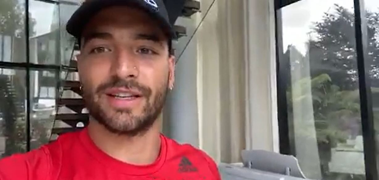 Maluma muestra su rostro después del ataque de su perro - Cadena Dial