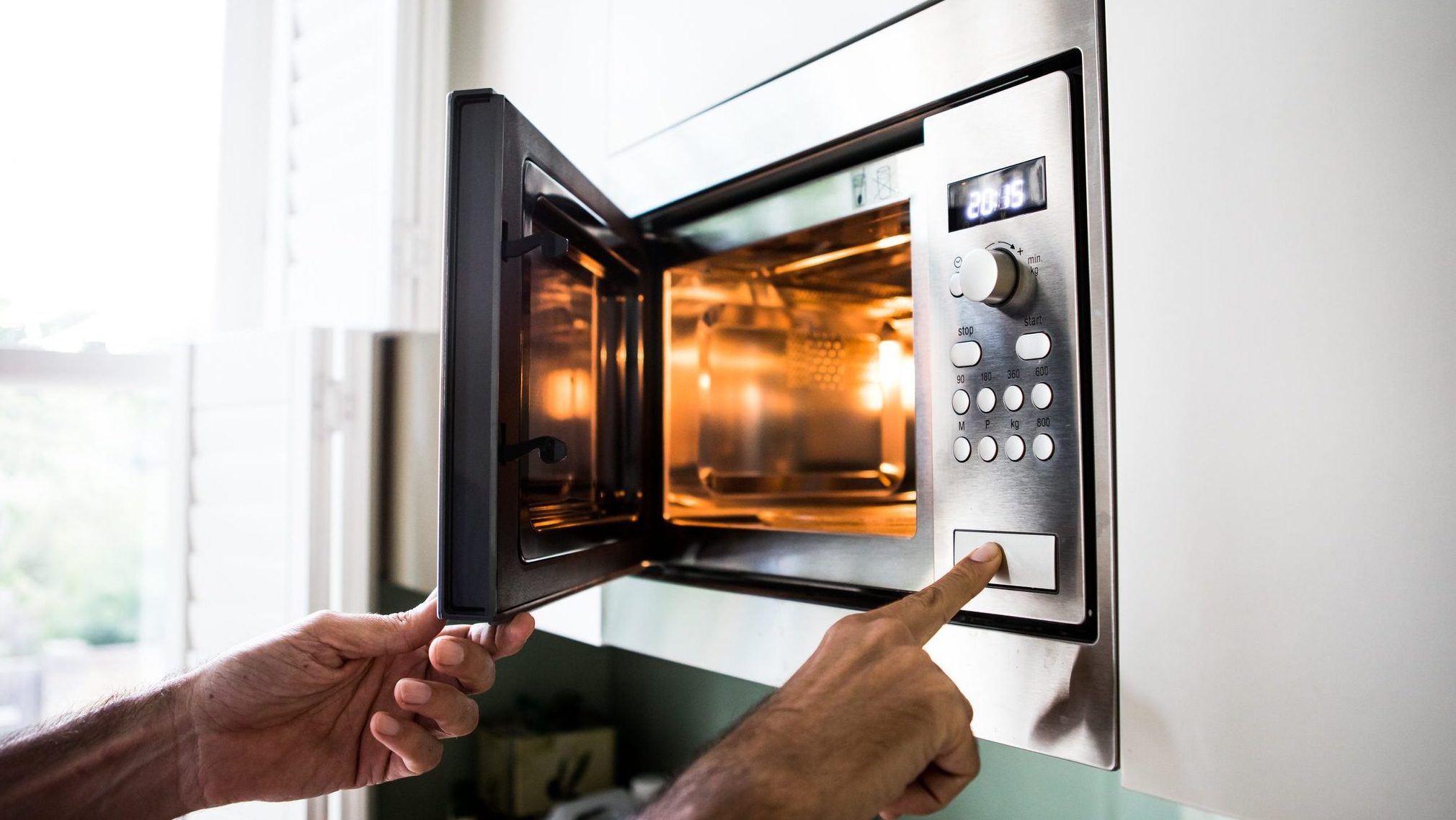 Cuidado: nunca metas estos alimentos al microondas - Cadena Dial