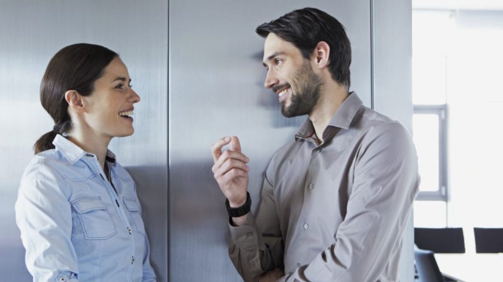 Consejos para hablar con un desconocido y no recurrir "a charlar sobre ...