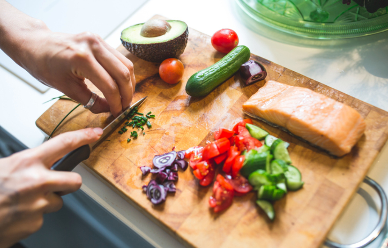 Cómo limpiar las tablas de picar comida para que no se quede ninguna ...