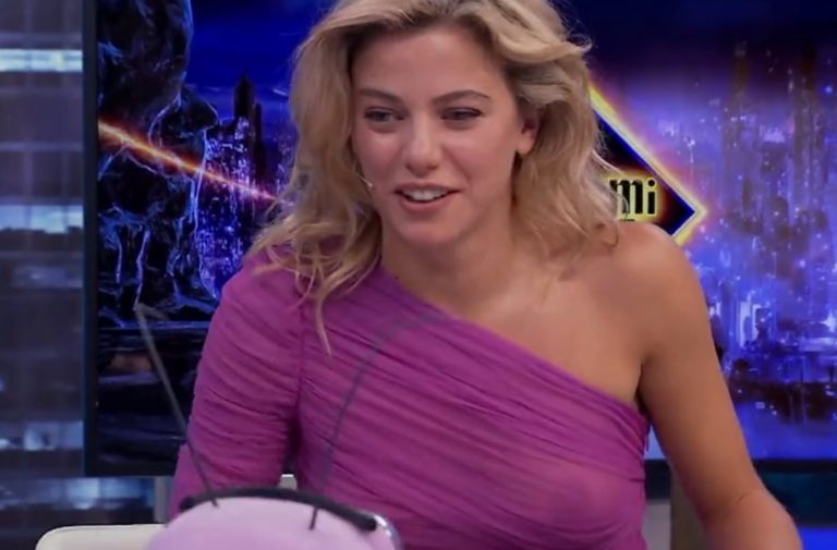 Justina Bustos revoluciona las redes por su vestido con transparencias ...