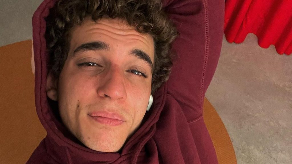 El actor Miguel Herrán, roto de dolor tras arder su casa - Cadena Dial