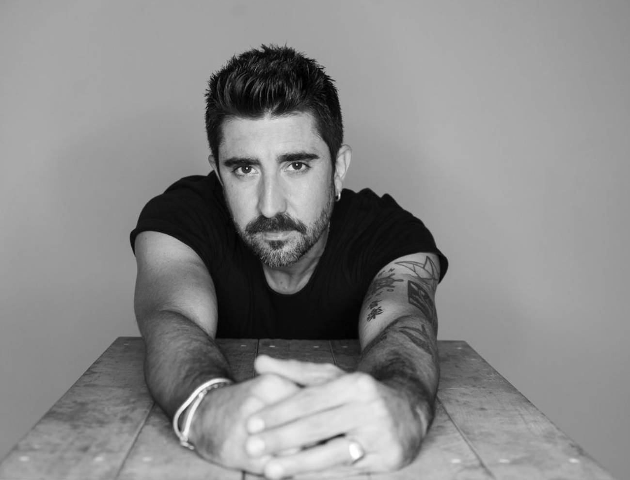 Álex Ubago: "Si te sientes sola, háblame, que te estaré escuchando ...