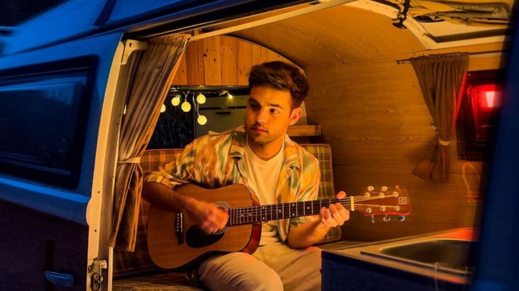 Depol y la canción que marca el final del verano: Últimamente - Cadena Dial