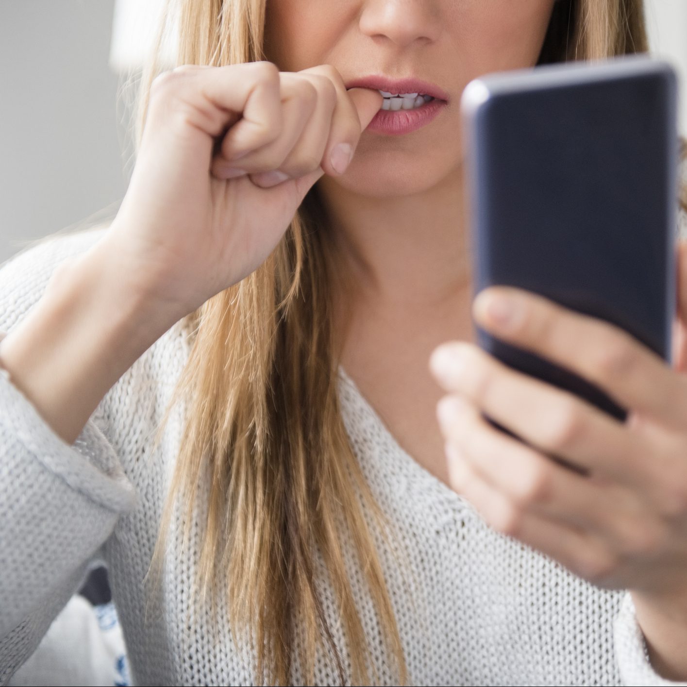 Morderse las uñas, un mal hábito con consecuencias graves más allá de ...