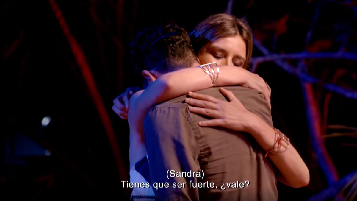 El tierno abrazo de Sandra Barneda a Samuel en La isla de las ...