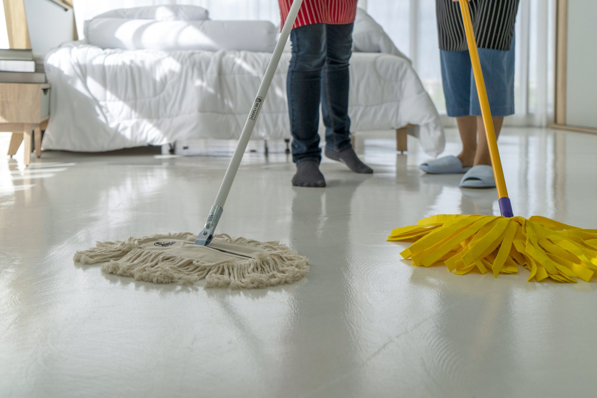 El truco para limpiar la fregona y que quede como nueva ¡y funciona ...