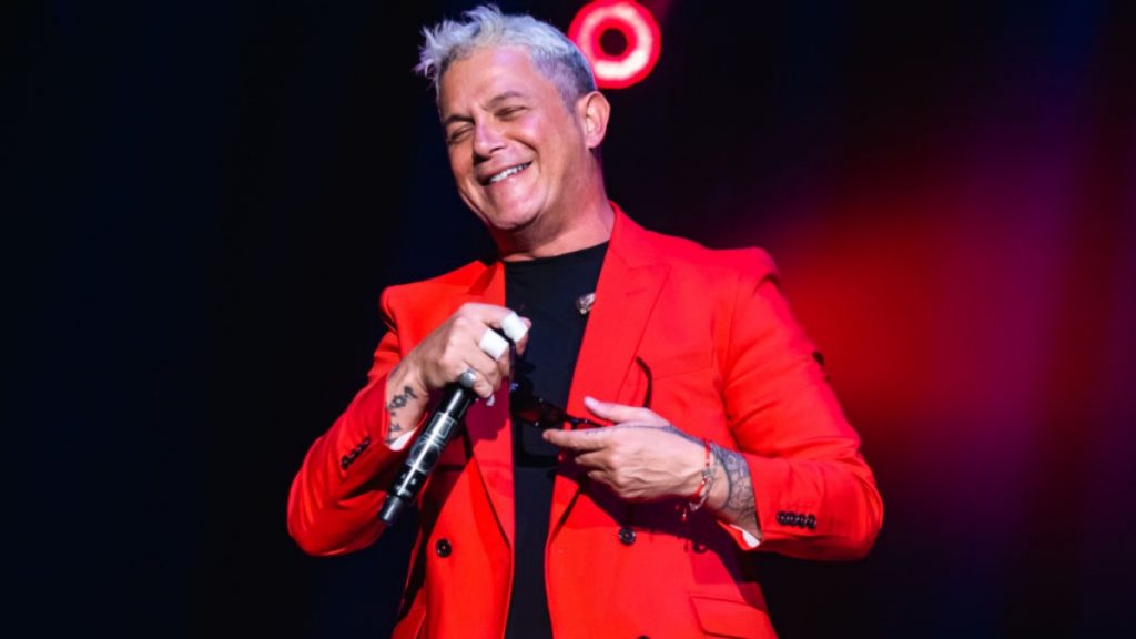 Alejandro Sanz celebra el aniversario de 'Más', el disco más vendido en ...