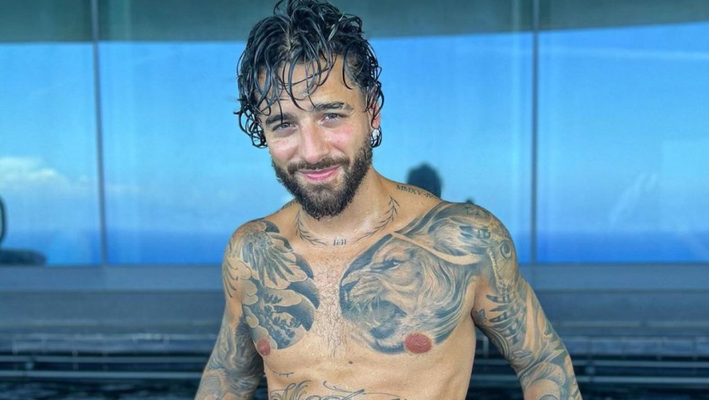 Maluma comparte las imágenes más explícitas: una mano tapa todo el 'pastel' - Cadena Dial