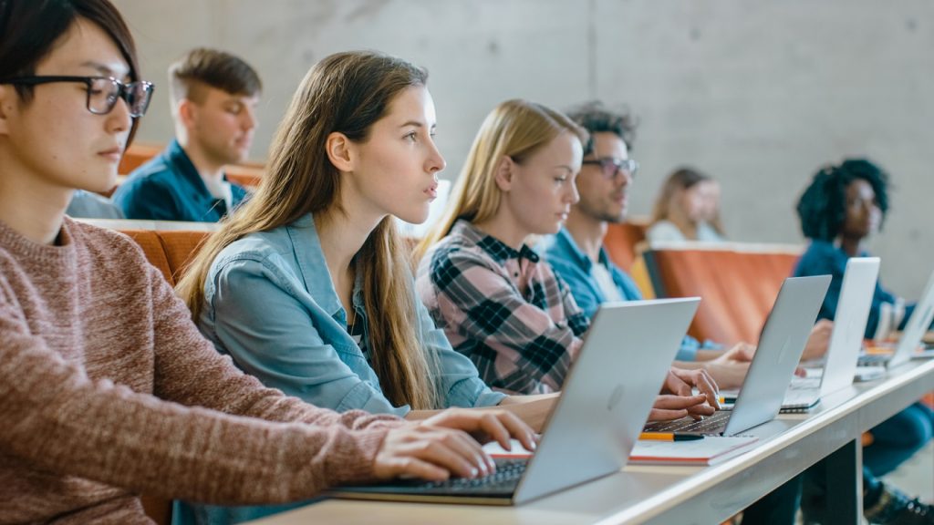 Cuenta atrás para solicitar las becas MEC 2023: plazos y requisitos