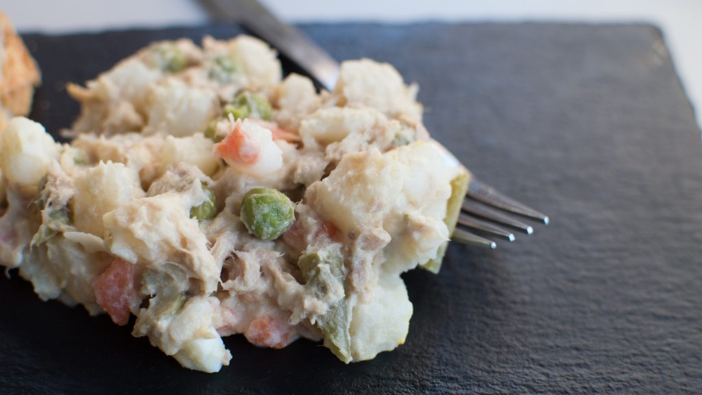 Ensaladilla rusa sin patata ni mayonesa: más saludable, menos calórica ...
