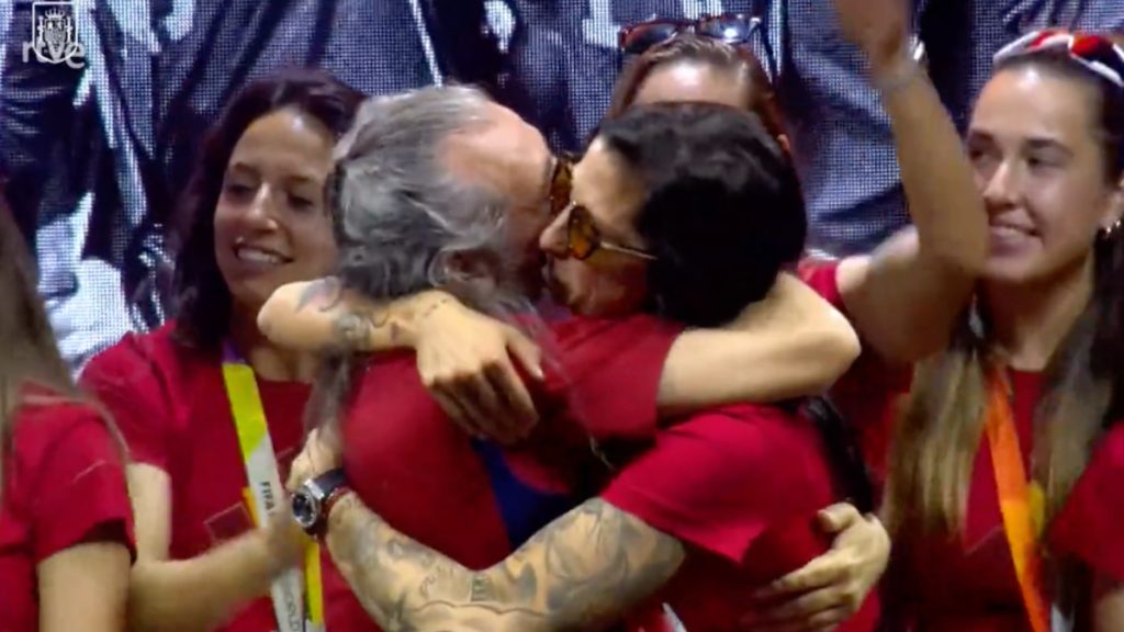 Momentazo de Jennifer Hermoso con Camela durante la celebración: "Yo ...