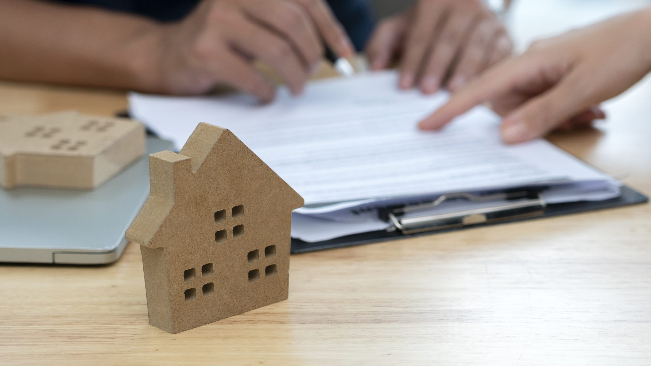 Lo que deberías saber antes de comprar una segunda vivienda - Cadena Dial