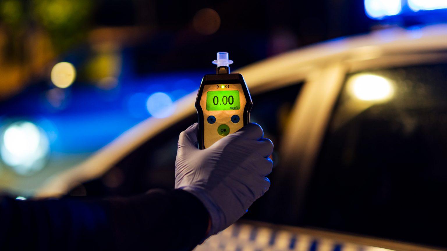 Así son los nuevos alcoholímetros de la DGT: ¿ya no hay que soplar ...