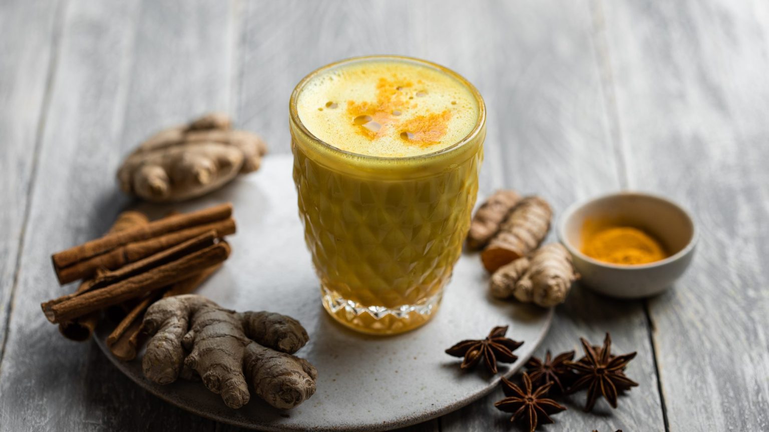 Leche dorada o 'golden milk': así es la bebida 'milagrosa' que arrasa ...