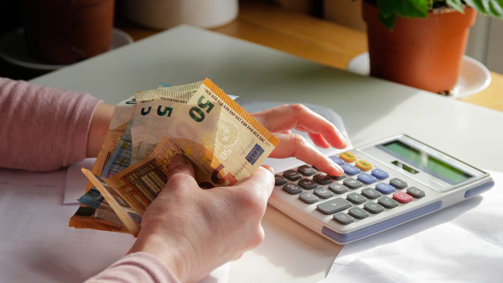 Los 'gastos vampiro', un enemigo silencioso que amenaza la economía de ...