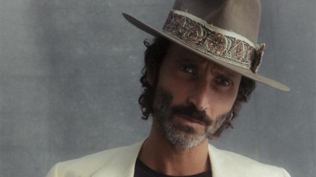 Leiva, un rockero cargado de amor: Las letras que reflejaron el fondo ...