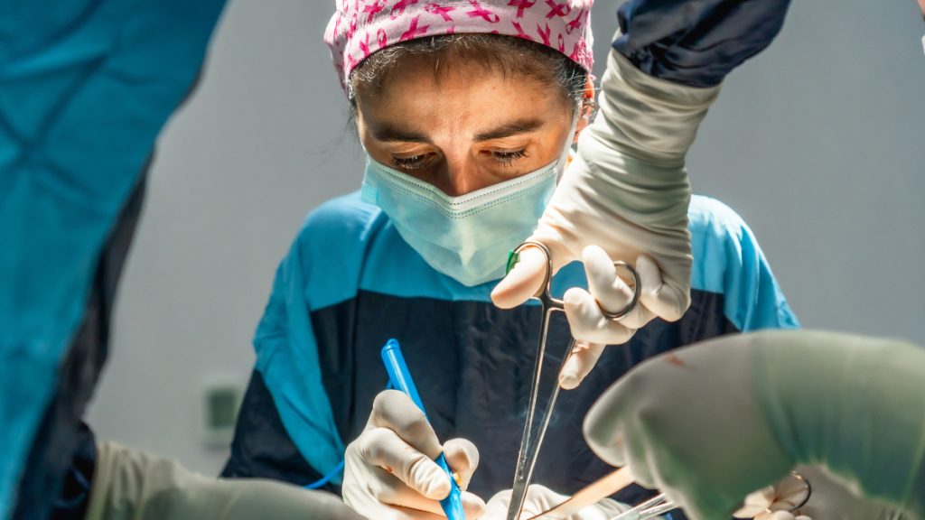 El boom de la cirugía para crecer: la tendencia entre los hombres de ...